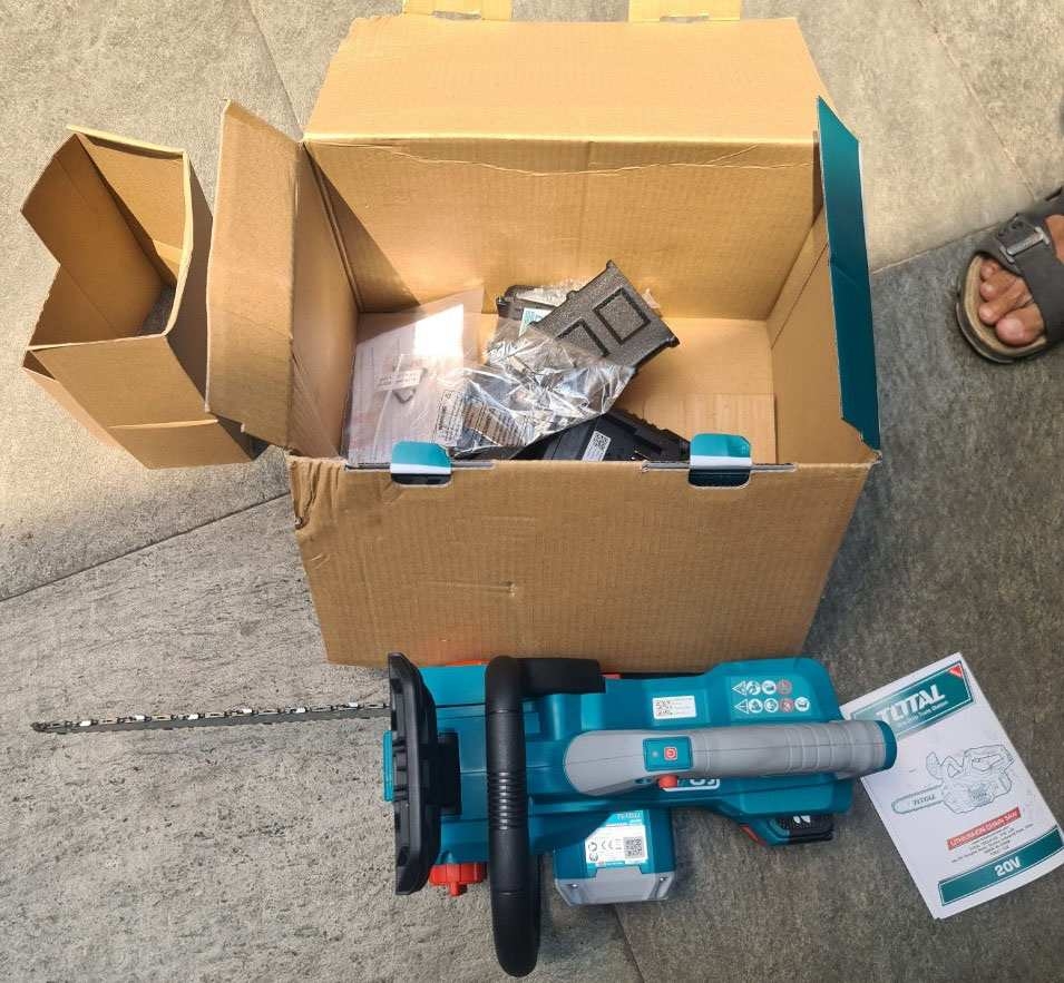 Máy cưa xích dùng pin 20V Total TGSLI201286