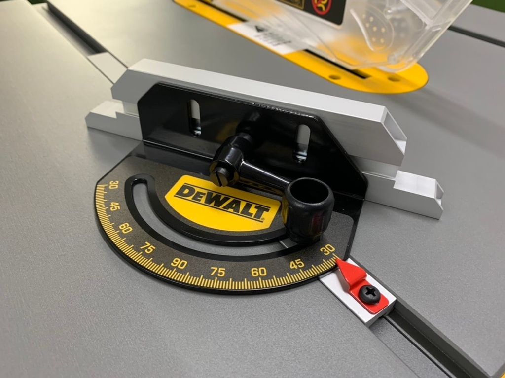 Máy cưa để bàn 250mm-2000W Dewalt DWE7492