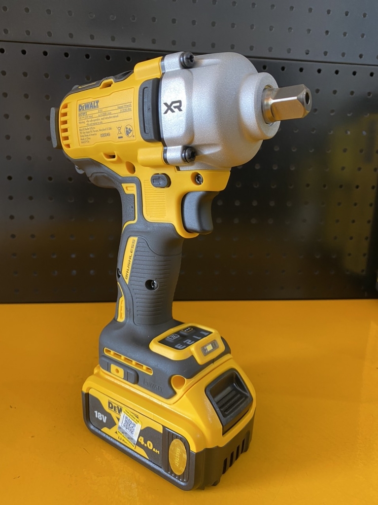 Máy siết bulon dùng pin 20V Dewalt DCF892M2