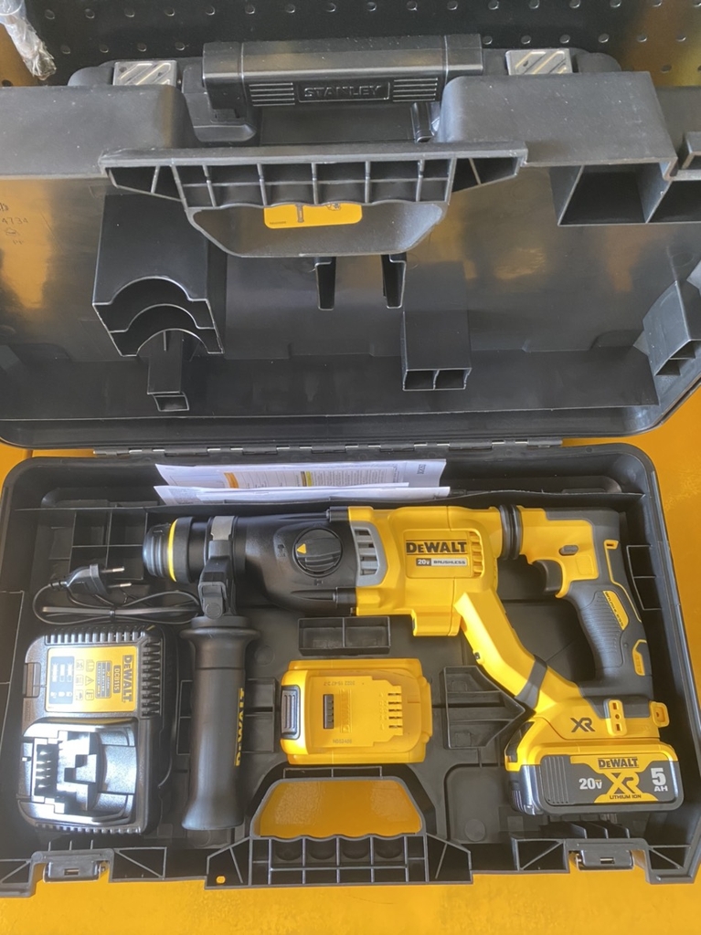 Máy khoan cầm tay 3 chức năng 20 V Dewalt DCH263P2