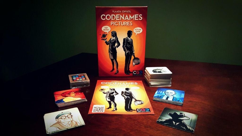 Codenames: Pictures Merry Meeple