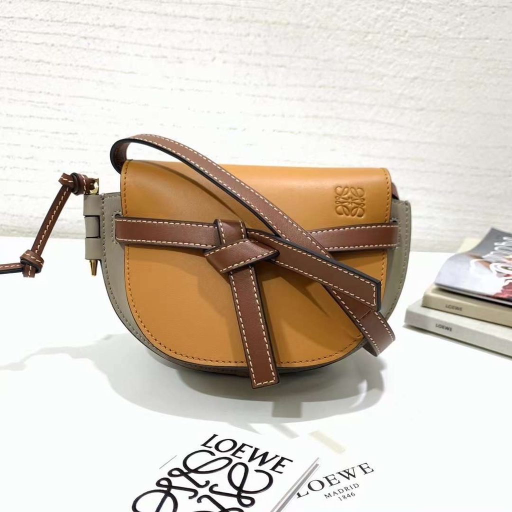 Loewe Gate | Tiệm Chim Én