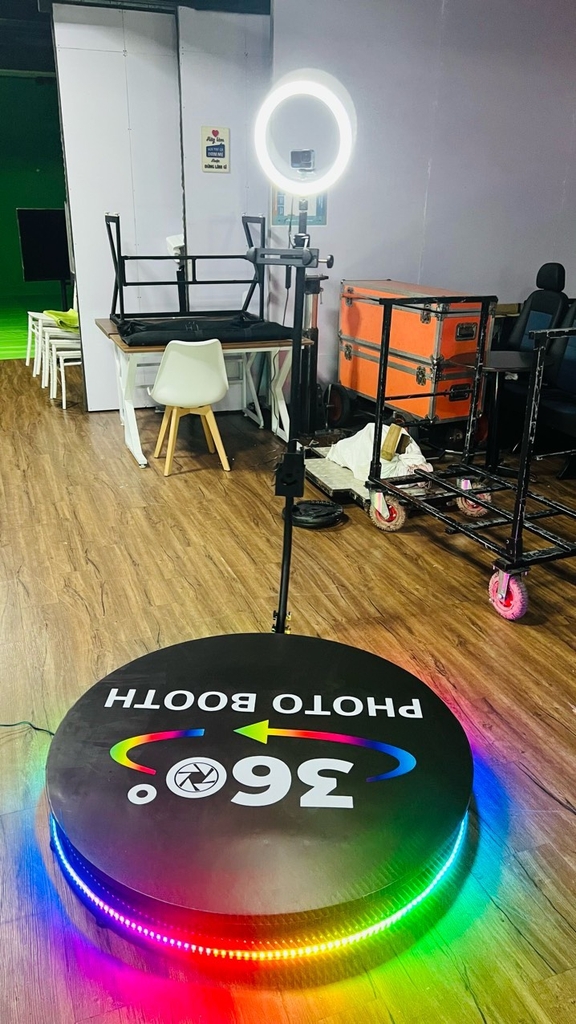 Thiết bị xoay OUX 360 photo booth | CÔNG TY TNHH THƯƠNG MẠI VÀ DỊCH VỤ SANTECH