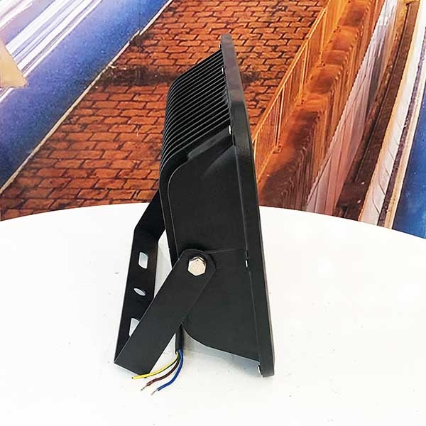 Đèn pha LED ngoài trời 100W - IP65 pha tròn chóa rộng (2*50w)