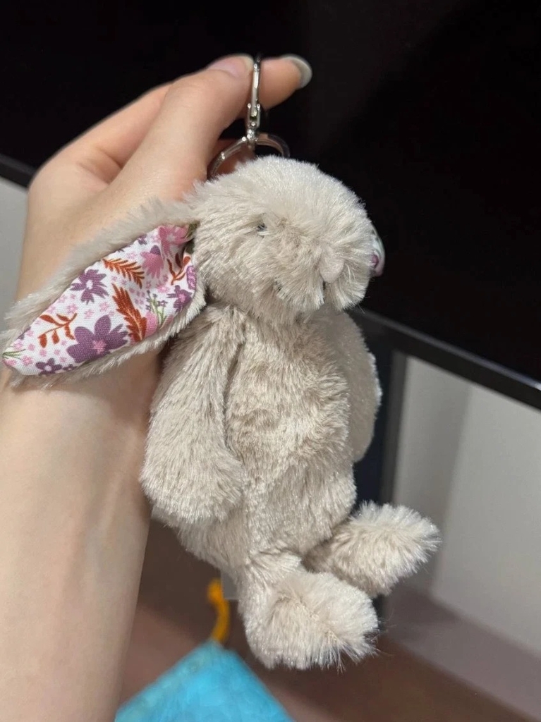 Móc Khoá Jellycat Blossom Bunny Beige Petal Bag Charm Chính Hãng