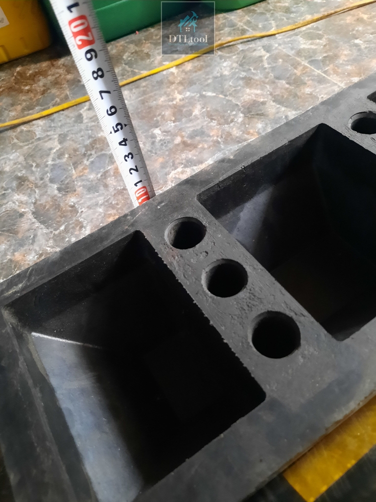 Chặn lùi cao su 560x160x100mm. Kích thước dài 560mm x rộng 160mm x cao 100mm SDTL | Dtlgroup.vn