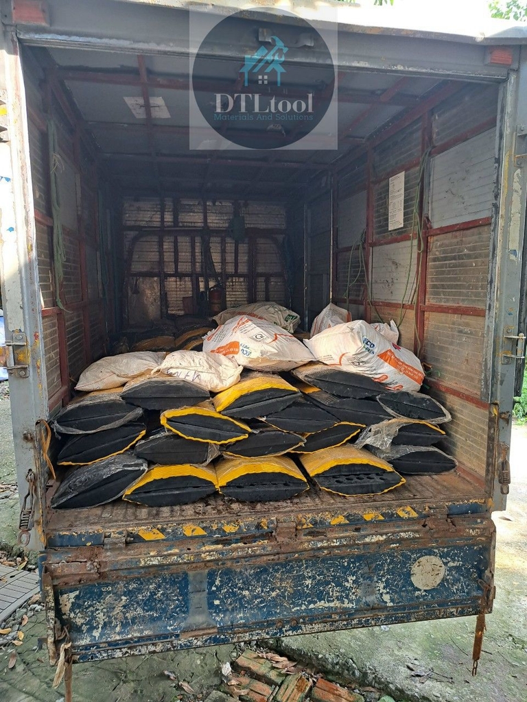 Gờ giảm tốc cao su 1000x350x50mm (DxRxC). Model SDTL | Dtlgroup.vn