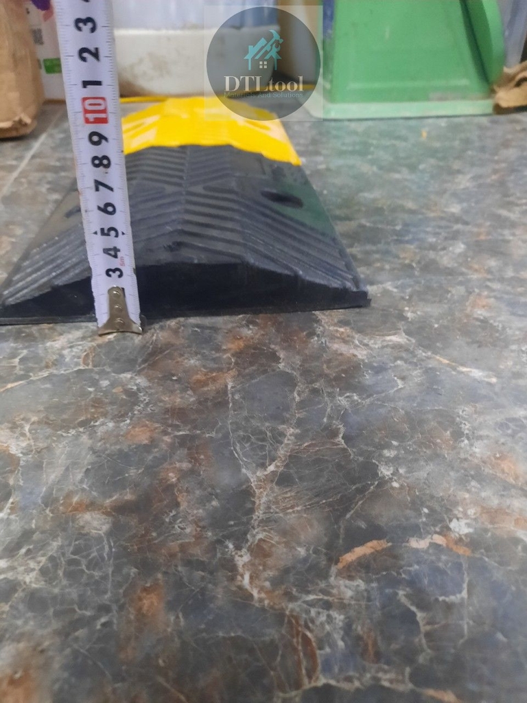 Gờ giảm tốc cao su 500x200x30mm (DxRxC) - Model SDTL | Dtlgroup.vn