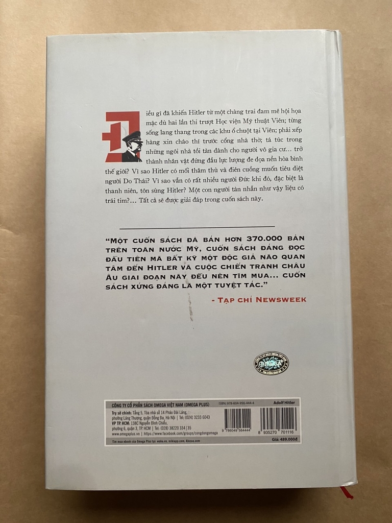 Adolf Hitler - Chân Dung Một Trùm Phát Xít ( Bìa Cứng )