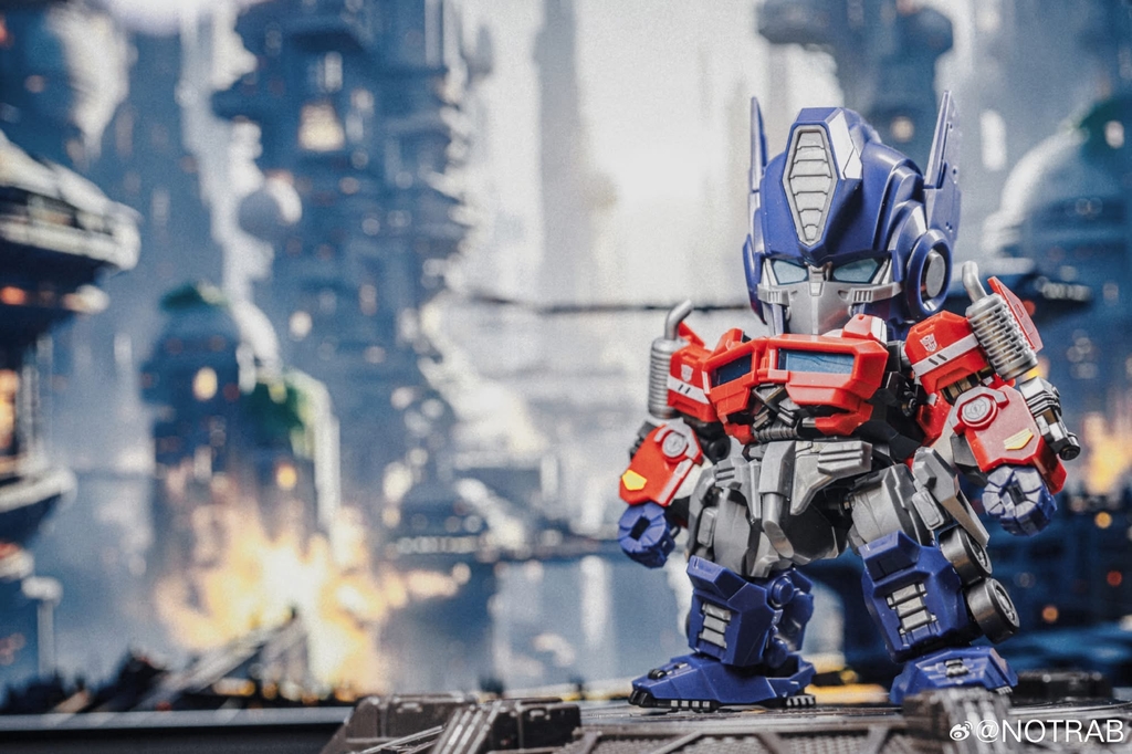 Model Kit - Micro Operation 01 - Optimus Prime | Lostboysvn