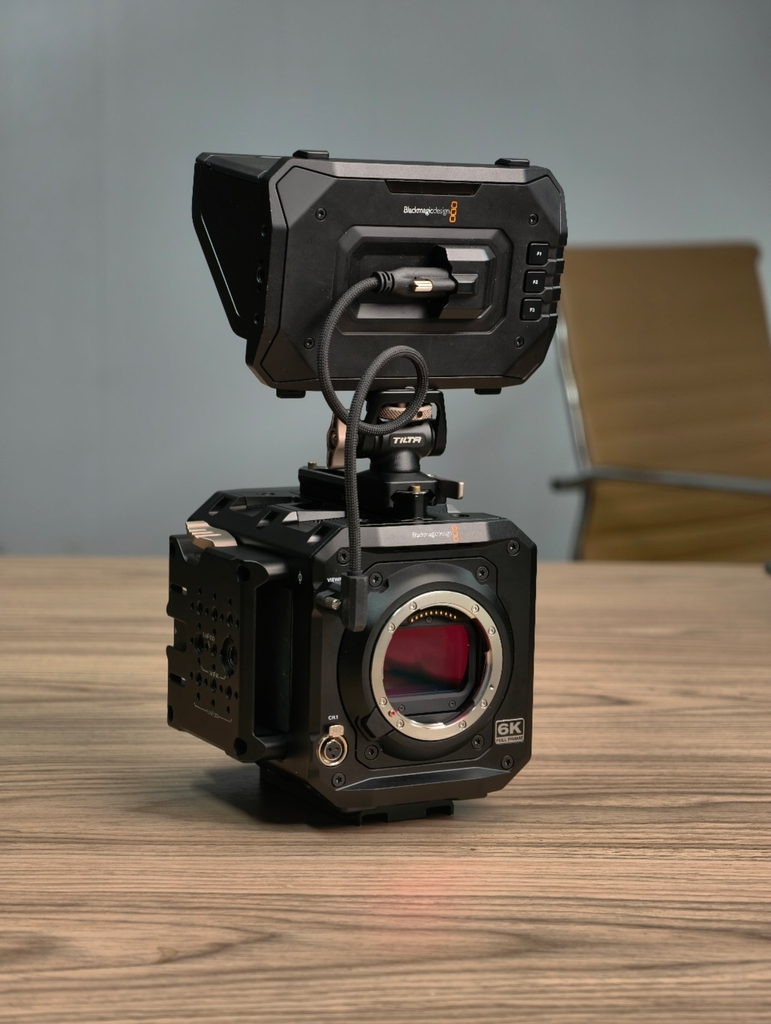 Blackmagic Design PYXIS 6K Cinema Box Camera (Leica L) & Pyxis Monitor+ ...