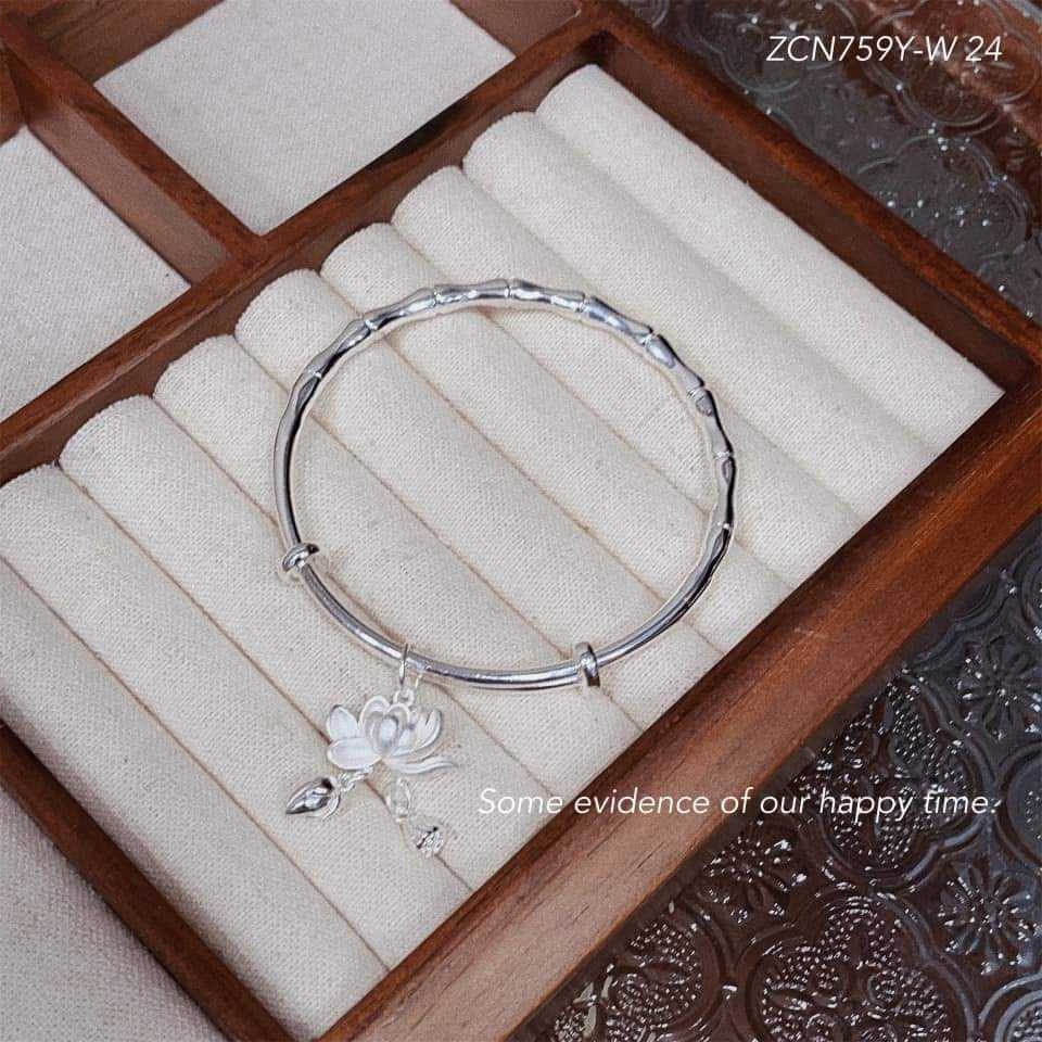 Vòng tay bạc đúc đặc charm sen - V150