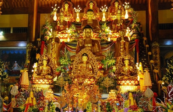 TÌM HIỂU KIẾN TRÚC TUYỆT ĐẸP CỦA CHÙA BA VÀNG | Antamtour.vn