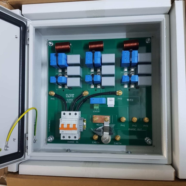 Tủ cắt lọc sét LPI 3 pha, 32A SF332-480-100+50-AIMCB