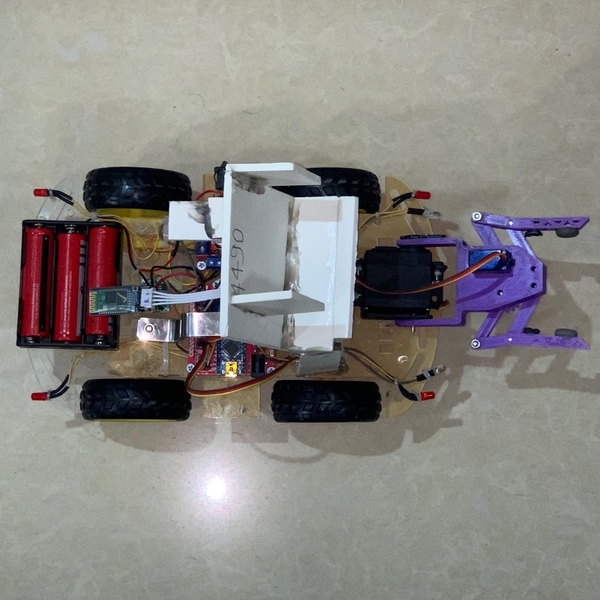 Xe robot với cánh tay gắp đồ điều khiển bằng Bluetooth | Giải Pháp Chung