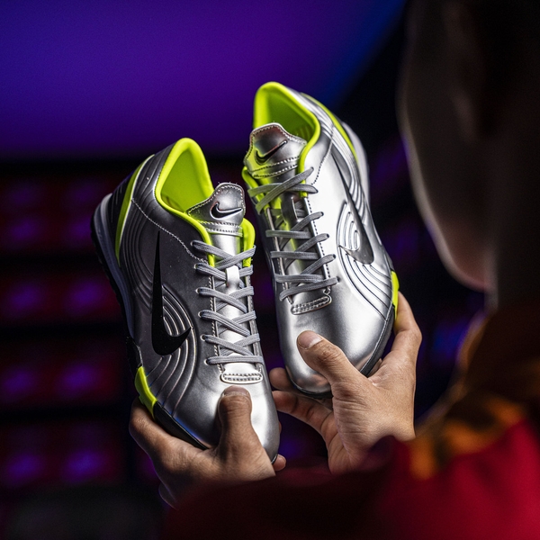 Giày Bóng Đá Nike Mercurial Vapor 1 R9 Remake Bạc Đế Đệm TF