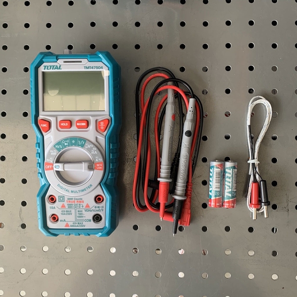 Đồng hồ vạn năng kỹ thuật số TMT47504 TOTAL
