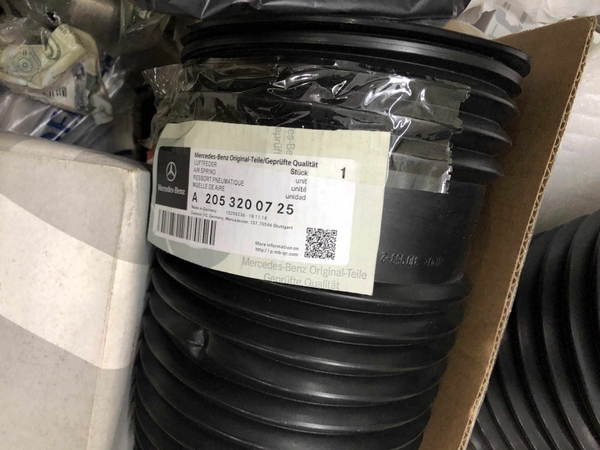 Bóng hơi sau Mercedes C300 W205 -A2053200725, 205 320 07 25