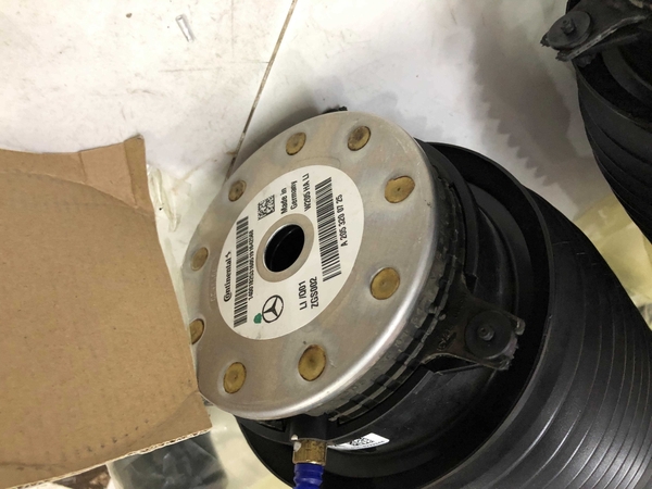 Bóng hơi sau Mercedes C300 W205 -A2053200725, 205 320 07 25