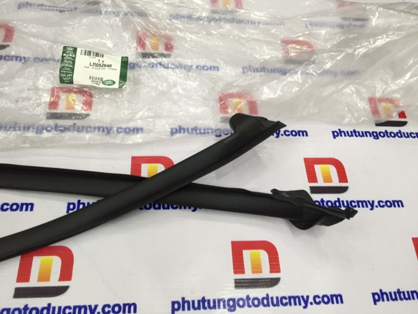 Gioăng cánh cửa trước bên LH Range Rover -LR052648