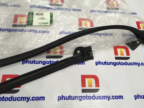 Gioăng cánh cửa trước bên RH Range Rover -LR052646