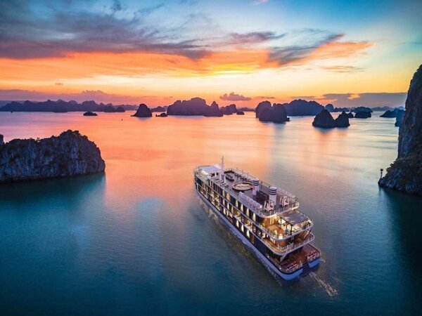 Đảo Cát Bà - Vẻ đẹp của hòn ngọc xanh khiến vịnh Hạ Long cũng phải ghe