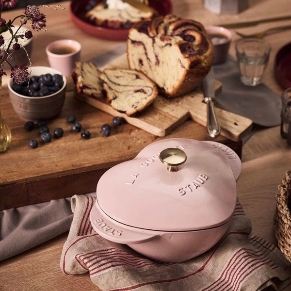 Nồi gang Staub hình tim hồng 20cm 1.75L (11000131) Shop Hàng Đức