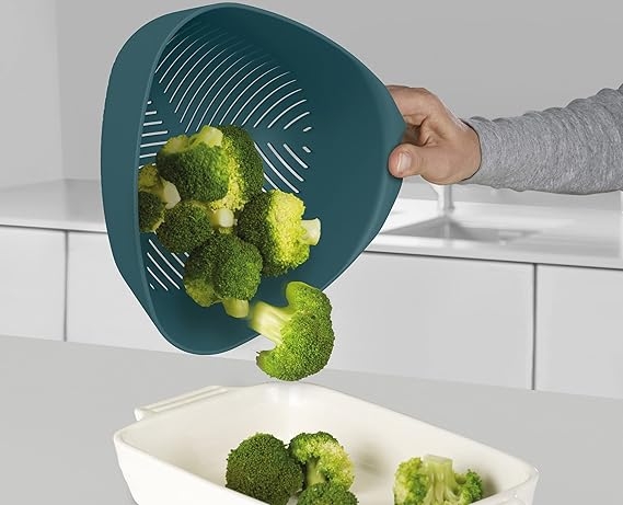 Rổ đựng đồ có tay cầm Joseph Joseph 10548 Duo Triangular Colander (Dark ...