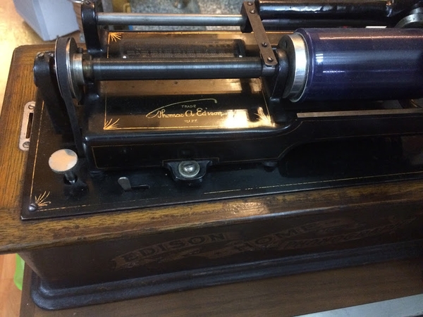 Máy hát quay tay Edison Giang nhạc xưa