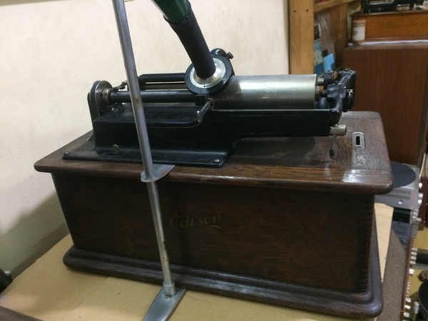 Máy hát quay tay Edison Giang nhạc xưa