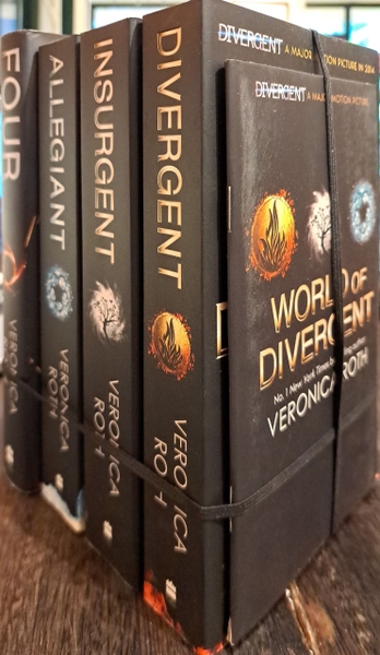 Divergent Set 5 Books by Veronica Roth - Bookworm Hanoi