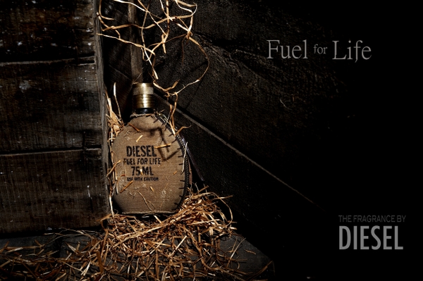 DIESEL FUEL FOR LIFE - PHIÊU BẠT TRÊN CHIẾC ÁO CHÀNG LÃNG TỬ BLANC