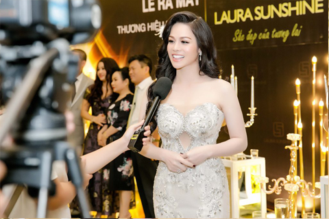 Nhật Kim Anh diện váy khoe dáng trong ngày ra mắt mỹ phẩm Laura Sunshi ...