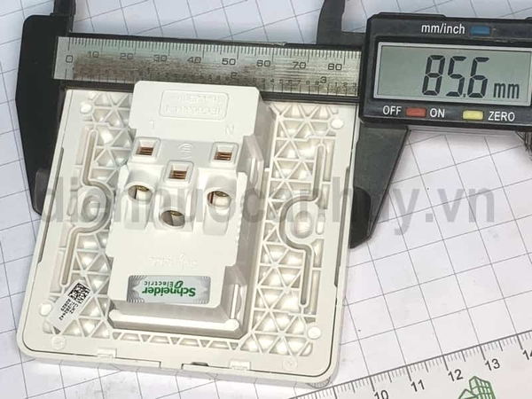 Bộ ổ cắm đôi 3 chấu 16A vuông trắng Schneider AvatarOn E83426UES2_WE ...