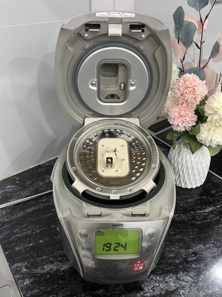 Nồi cơm điện cao tần áp suất SANYO ECJ-IG10 1Lít mới 95% | Siêu thị ...