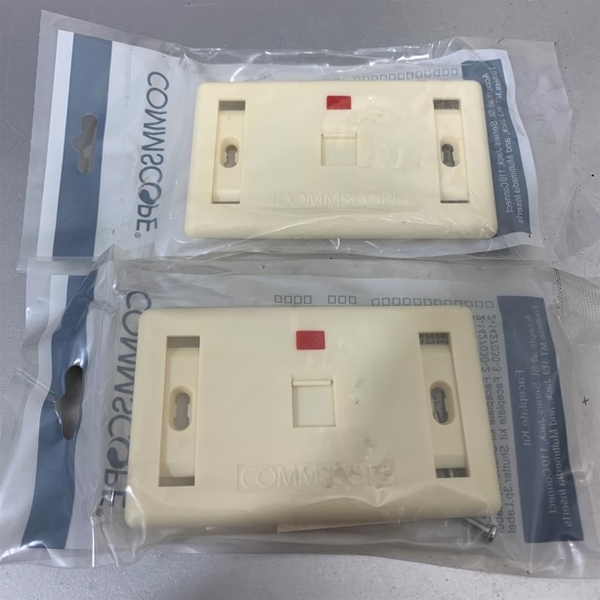 Mặt Chữ Nhật 1 Cổng Commscope Outlet RJ45 Wall Plate White 272368-1 ...