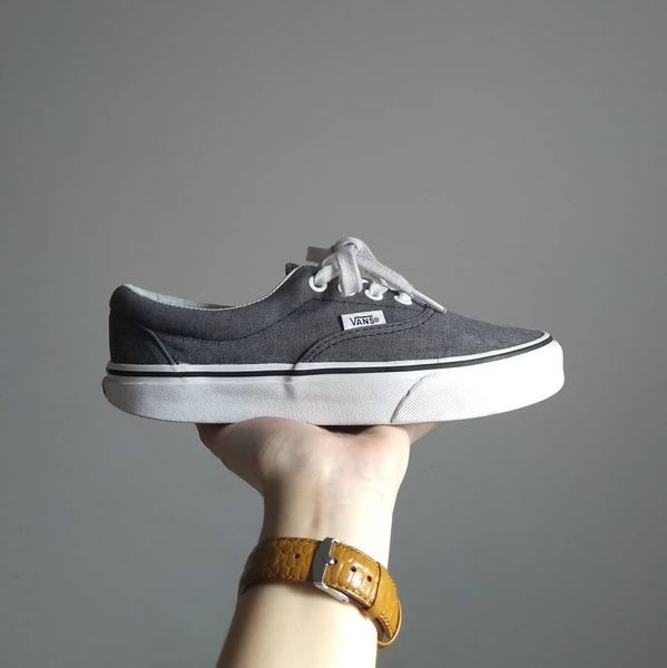 Giày Vans xám - item vạn năng phù hợp trong mọi set đồ WearVN