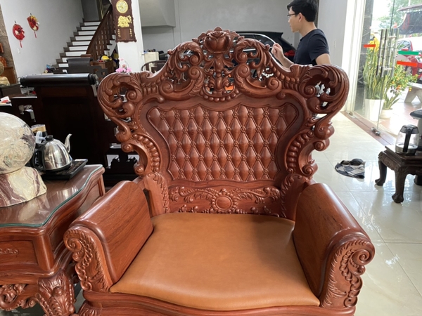 Hoàng Gia Louis Hương Lào vuadogo.vn