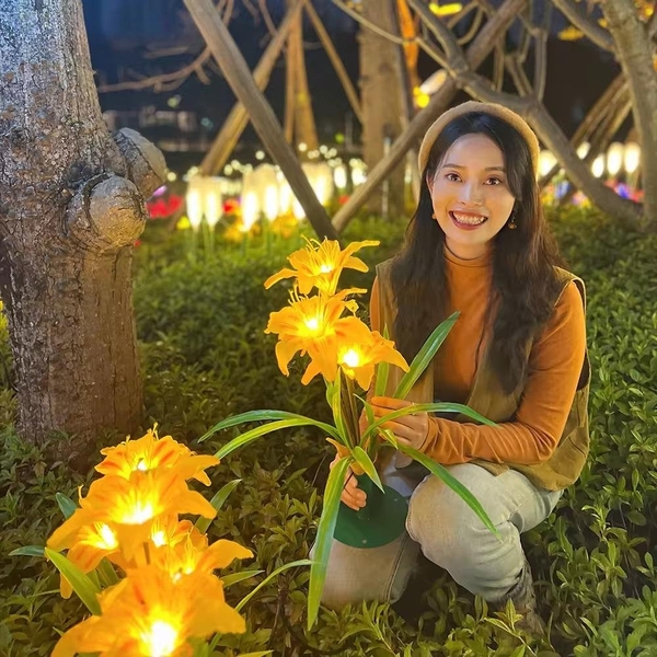 Đèn LED Mô Phỏng Bông Hoa Loa Kèn - Simulation lily flowers light cho ...
