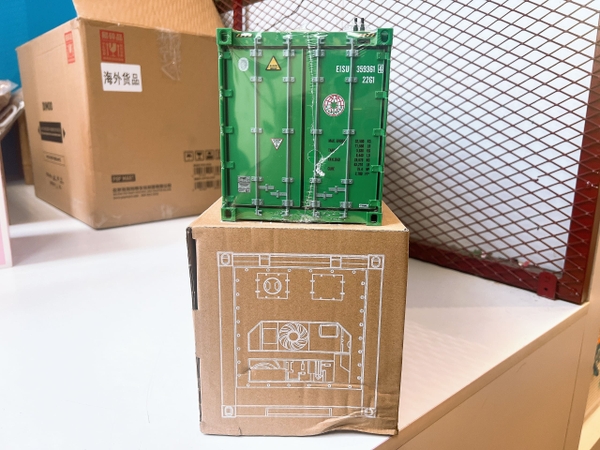 Container Display Case XG011