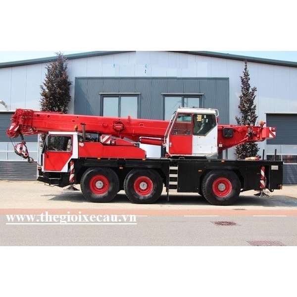 LIEBHERR LTM1040-1 2001 CẨU LỐP 40 TẤN
