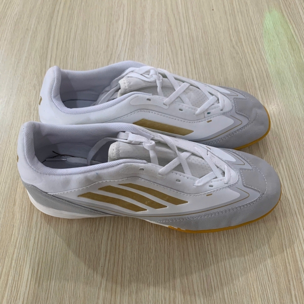 Giày đá banh Futsal F50 Freestyle 24 Messi Trắng/Xám TF Thể Thao Uni