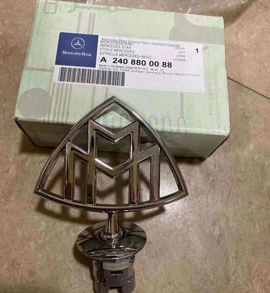 Logo biểu tượng trước xe Mercedes Maybach S680 4Matic