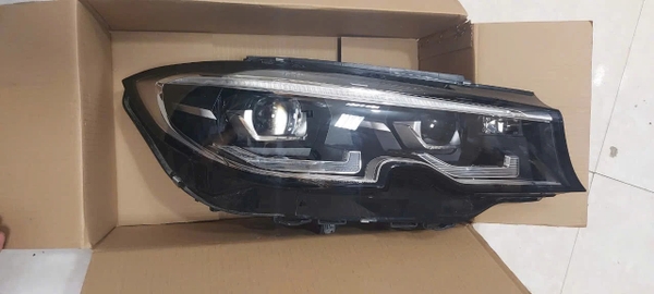 Đèn pha bên phải BMW 320i 2019-2025 Mã 63118496156
