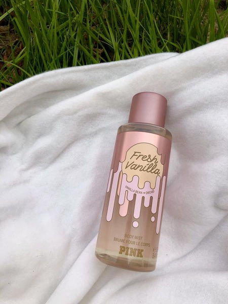 Xịt Body Victorias Secret Pink Vanilla Swirl 250ml