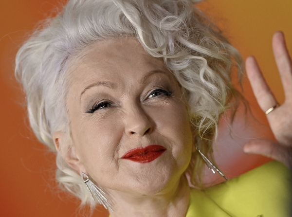 Chuyến lưu diễn chia tay của Cyndi Lauper có sự góp mặt của Yayoi Kusa