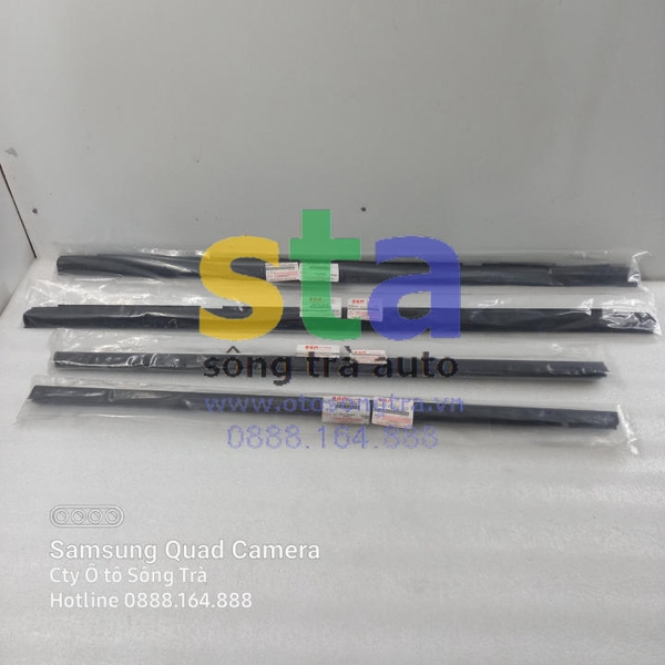 NẸP CHÂN KÍNH SUZUKI APV 2006. NẸP CHÂN KÍNH SU APV CHÍNH HÃNG ( GIÁ ...