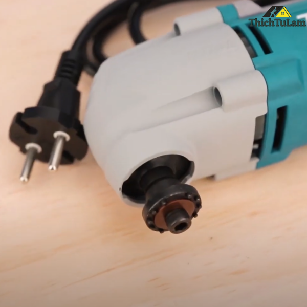 Máy cắt rung đa năng dùng điện 800w Total TS3006