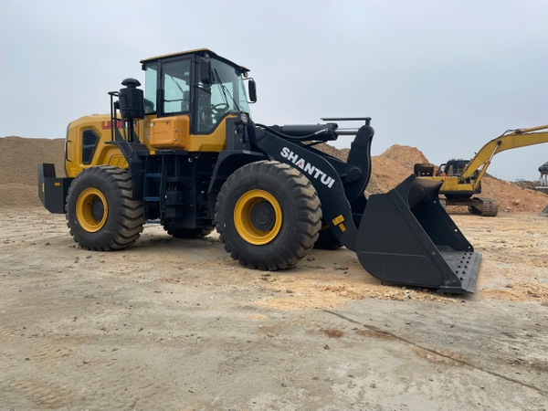 MÁY XÚC LẬT SHANTUI GẦU 4.2M3 L58K-B5 CÔNG TY CỔ PHẦN ĐẦU TƯ THIẾT BỊ SHANTUI VIỆT NAM