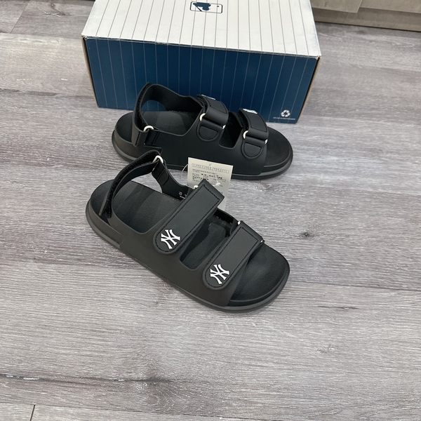 Dép MLB Chunky New York Yankees Màu Đen [ 3ASDCBS33-50BKS ] | CITISHOP